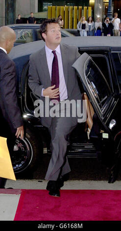 Actress Elizabeth Hurley and Friends actor Matthew Perry arrive ...