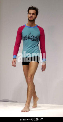 Big Brother 3 contestant Alex Sibley arrives for the Pantene Pro-V ...