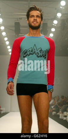 Big Brother 3 contestant Alex Sibley arrives for the Pantene Pro-V ...