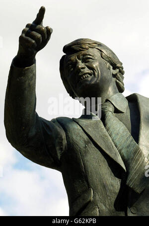 Statue of Sir Bobby Robson outside Ipswich Town Football Club in ...