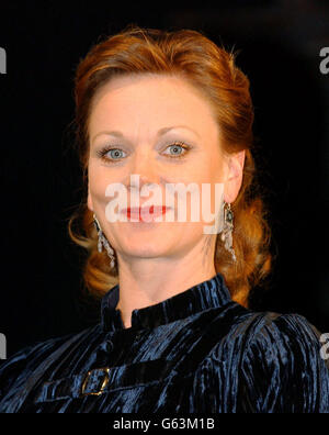 Actress Samantha Bond as Lady Macbeth and actor Sean Bean as Macbeth ...