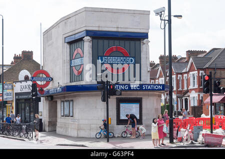 London Underground Tube Station: Tooting Broadway Stock Photo - Alamy