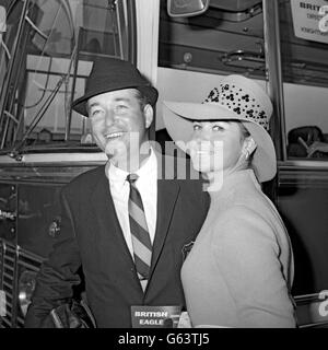 KEN VENTURI WITH WIFE CONNIE AFTER WINNING THE 64TH NATIONAL OPEN GOLF ...