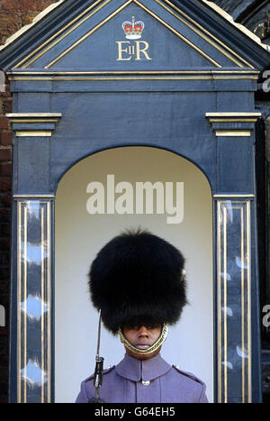 Grenadier Guard in his sentry box at Royal Windsor Castle in Berkshire ...