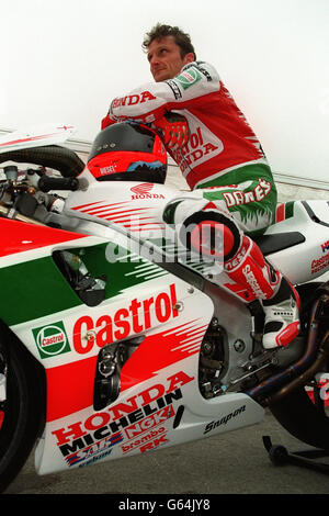 MOTOR RACING - Superbikes - Aaron Slight and Carl Fogarty at Honds ...