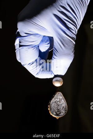 Mysterious jewel hoard goes on show Stock Photo - Alamy