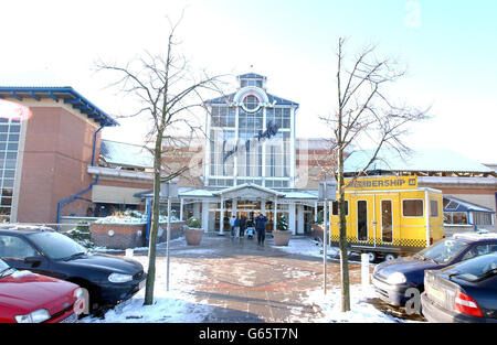 Thurrock Lakeside. A general view of the Lakeside shopping centre in ...