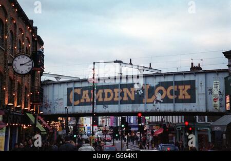A general view of Camden Lock Bridge Stock Photo - Alamy