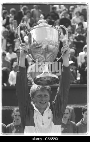 JIMMY CONNORS WINS WIMBLEDON Stock Photo - Alamy