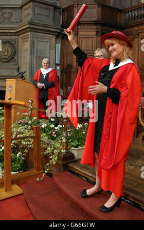 Singer Eddi Reader celebrates after receiving her honorary degree at ...