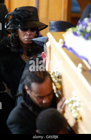 The family of murdered student Letisha Shakespeare look at her picture ...