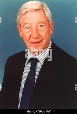 News - ITN News Presenter Sandy Gall Stock Photo - Alamy