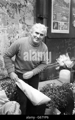Ronald Buster Edwards the great train robber tends his flower stall ...