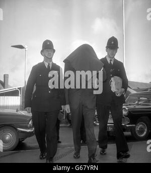 Crime - Great Train Robbery Trial - Linslade. 2.6 million mail train ...