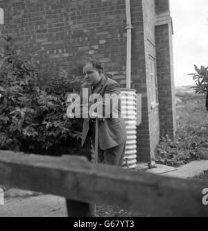 Leatherslade Farm at Oakley Buckinghamshire, where the Great Train ...
