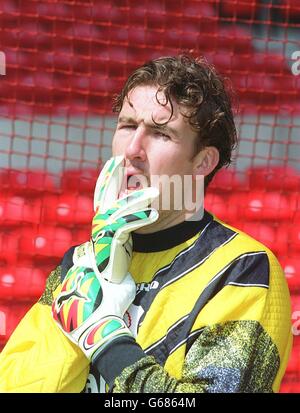 Mark Crossley Photocall. Mark Crossley, Nottingham Forest at the City ...