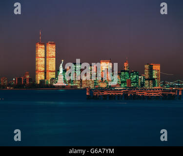 New York 1980s, WTC World Trade Center twin towers, Vista hotel ...