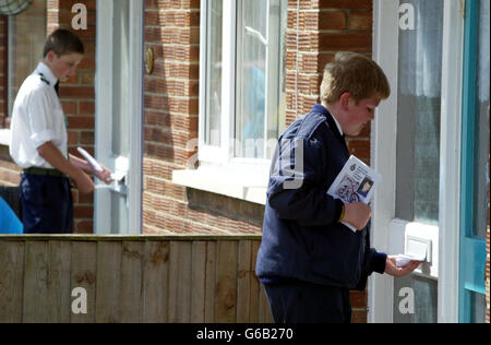 Children from the Young Citizens Guild helping police to distribute ...