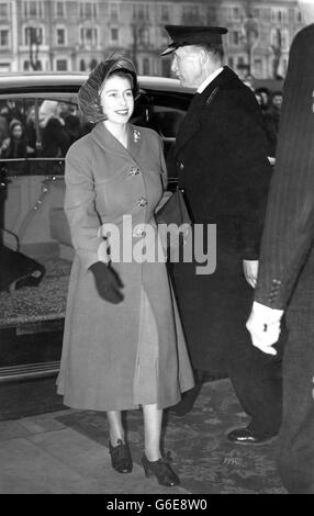 Princess Elizabeth At Ideal Home Exhibition - Princess Elizabeth wears ...