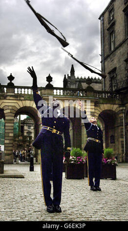 Soldiers from the Royal Army of Oman huddle around Lt. Col. Kent ...