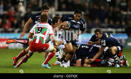 Sale Shark's Johnny Leota and Biarritz's Yann Lesgourgues during the ...