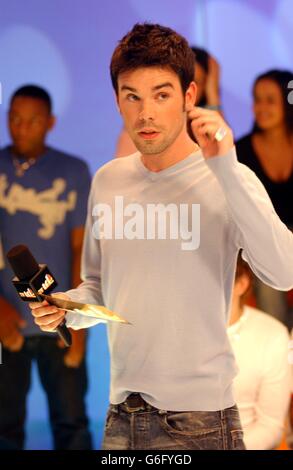 Total Request Live host Dave Berry lends MTV character Spongebob a ...