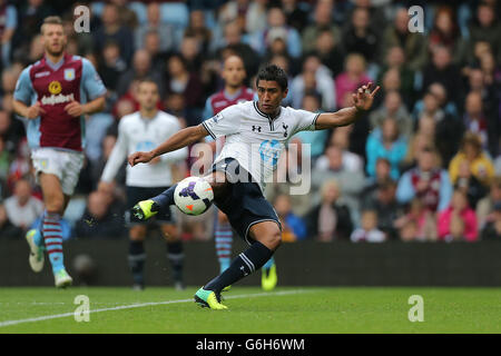 Paulinho, Tottenham Hotspur Stock Photo - Alamy