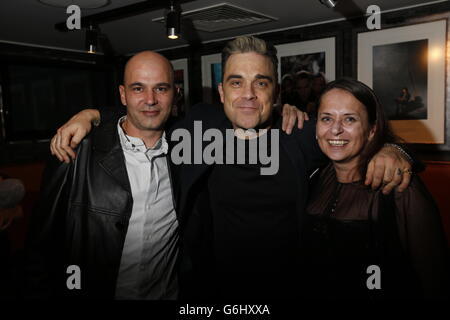 Heart FM contest winners meet Robbie Williams after an exclusive gig ...