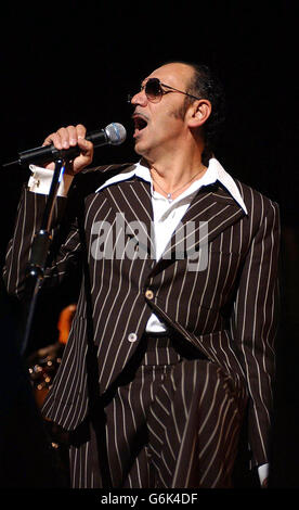 Lead singer Kevin Rowland from Dexy's Midnight Runners performs live in ...