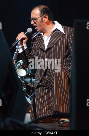 Lead singer Kevin Rowland from Dexy's Midnight Runners performs live in ...