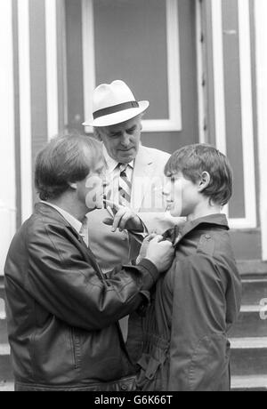 "Minder" stars George Cole and Dennis Waterman on the set of their ...