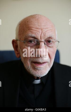 Fr Alec Reid dies Stock Photo - Alamy