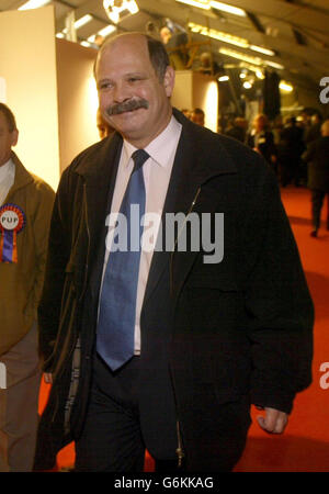 David Ervine, Leader of the Progressive Unionist Party, talking on his ...