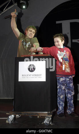 Singer Daniel Bedingfield and Blue Peter competition winner Leo Thomson ...