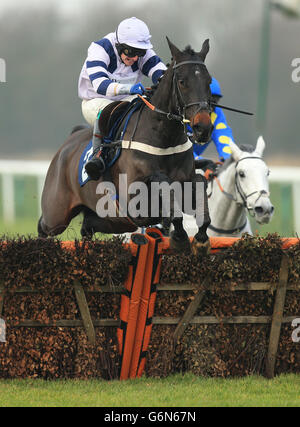Horse Racing - Huntingdon Races Stock Photo - Alamy