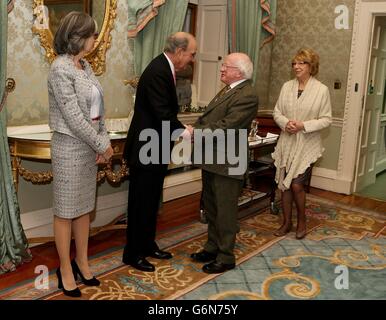 Senator George Mitchell and his wife Heather MacLachlan look at a newly ...