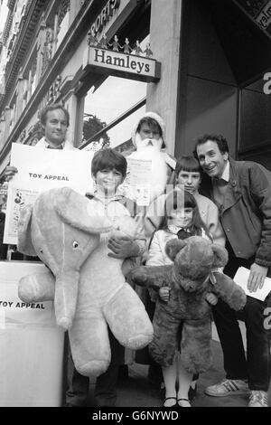 FATHER CHRISTMAS IS BACK, from left: Amelie Prescott, Kris Marshall ...