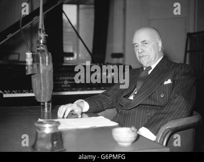 Sir Thomas Beecham. English conductor, 1879-1961 Stock Photo - Alamy
