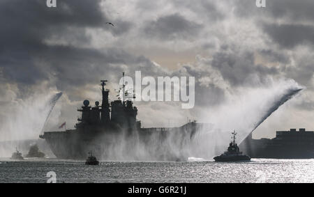 Fire tugs spray jets of water into the air as HMS Illustrious returns ...