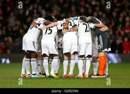 Manchester United team huddle during the Premier League match ...