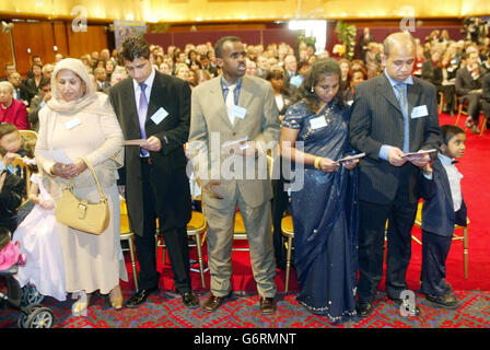 Immigrants at Swearing-in Ceremony for New Citizens of USA Stock Photo ...