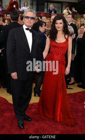 Actor couple Michael Douglas and Catherine Zeta-Jones, in a black ...