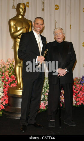 Jim Carrey and Academy Honorary Award Winner Blake Edwards pose for the ...