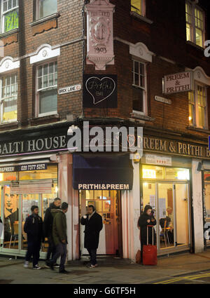Preem & Prithi Indian restaurant in Brick Lane, east London Stock Photo ...