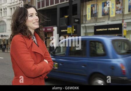 Helen J. Hicks, lead singer of new country-pop band the Honeyriders ...