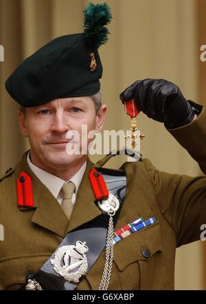 Colonel Tim Collins who commanded the 1st Battalion of the Royal Irish ...