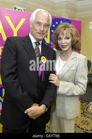 Robert Kilroy Silk TV Presenter in living room with his Wife Stock ...