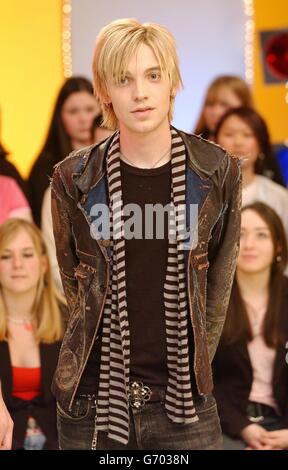 The Calling lead singer Alex Band is shown performing on stage during ...