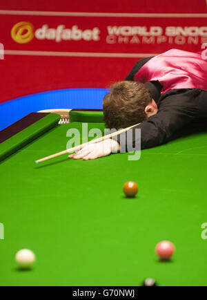 Ding Junhui looks dejected during first round match Judd Trump and Ding ...