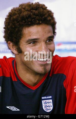 DAVID JAMES ENGLAND & MANCHESTER CITY FC LUZ STADIUM LISBON PORTUGAL 24 ...
